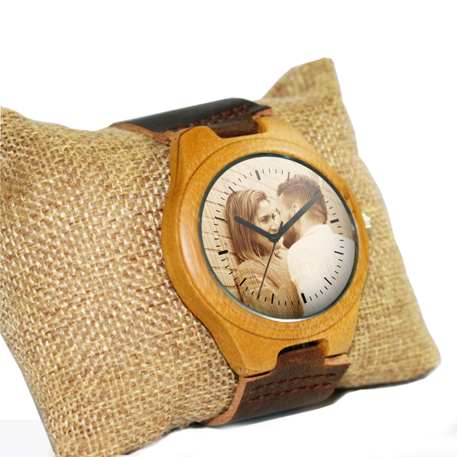 Ceas de lemn personalizat